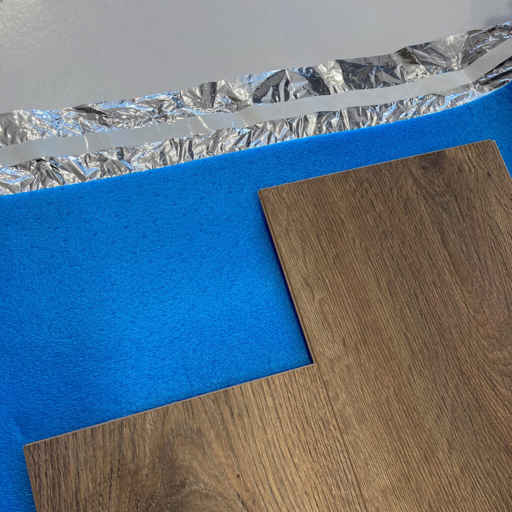 2 mm-es hőtükrös laminált alátét habfólia tekercs - Vízálló laminált padló